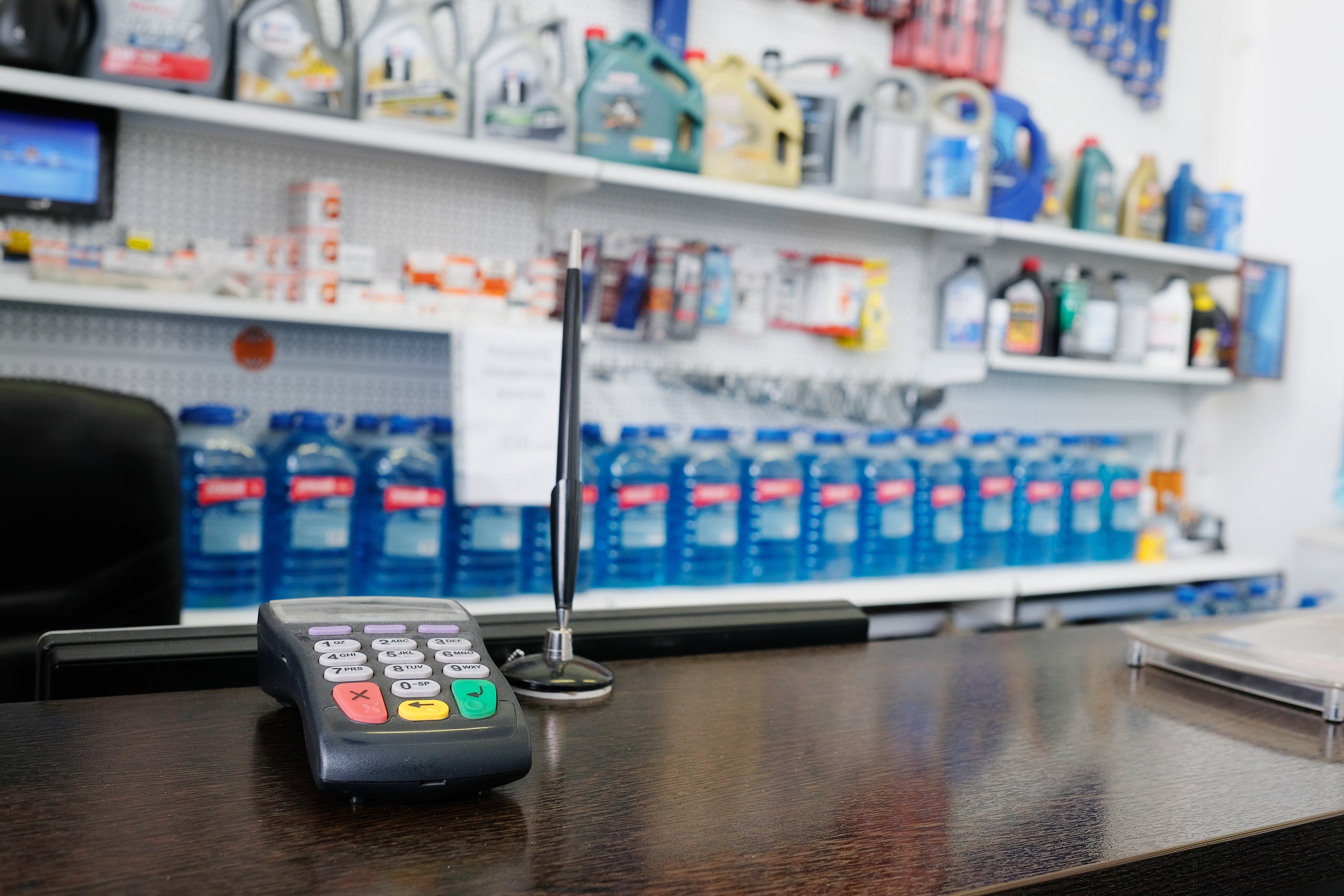 What does your auto repair workshop counter look like? – Orange Dog